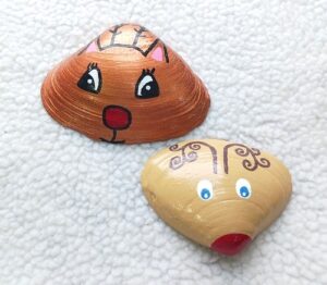 Hand Painted Christmas Reindeer Seashell Designs - The Classy Chics